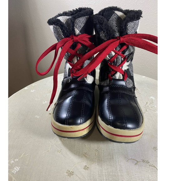 Target | Shoes | Youth Size 8 Blackwhite Plaid Rain Boots With Fur ...